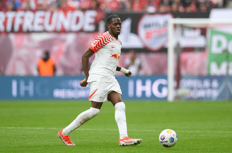 Liverpool y Real Madrid pelean por Castello Lukeba - Central Madridista